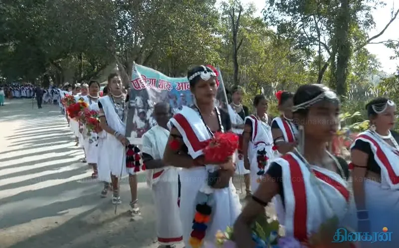 நேபாளத்தில் யானைத் திருவிழா.. பாரம்பரிய ஆடை அணிந்து நடனமாடிய இளம் ...